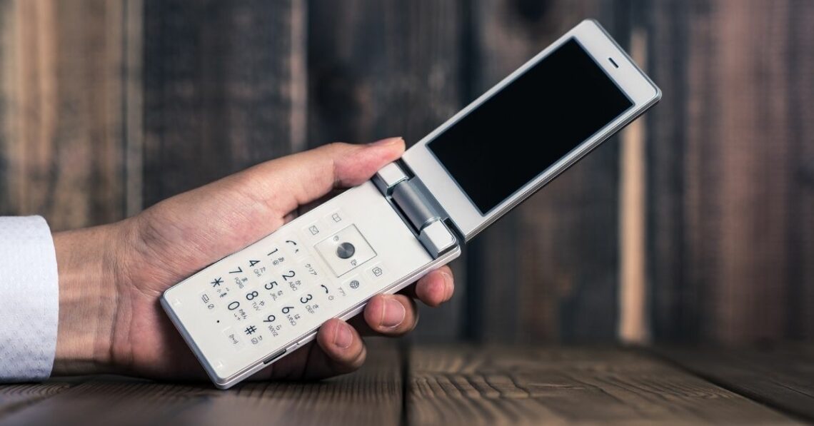 Exploring the Innovative Features of Pear Phones - Geeky Insider